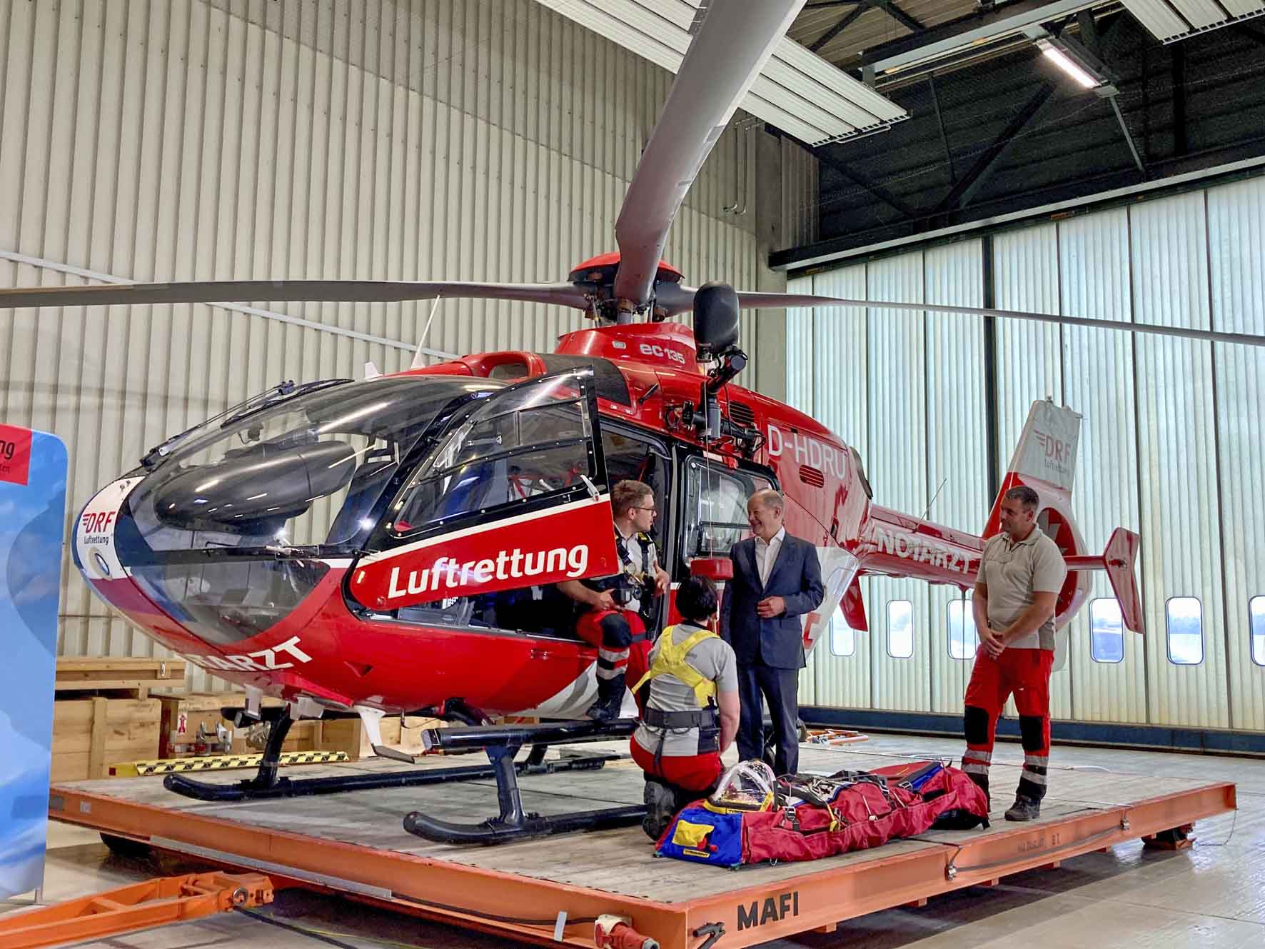 50 Jahre DRF Luftrettung: Bundeskanzler besuchte Station am Airport ...