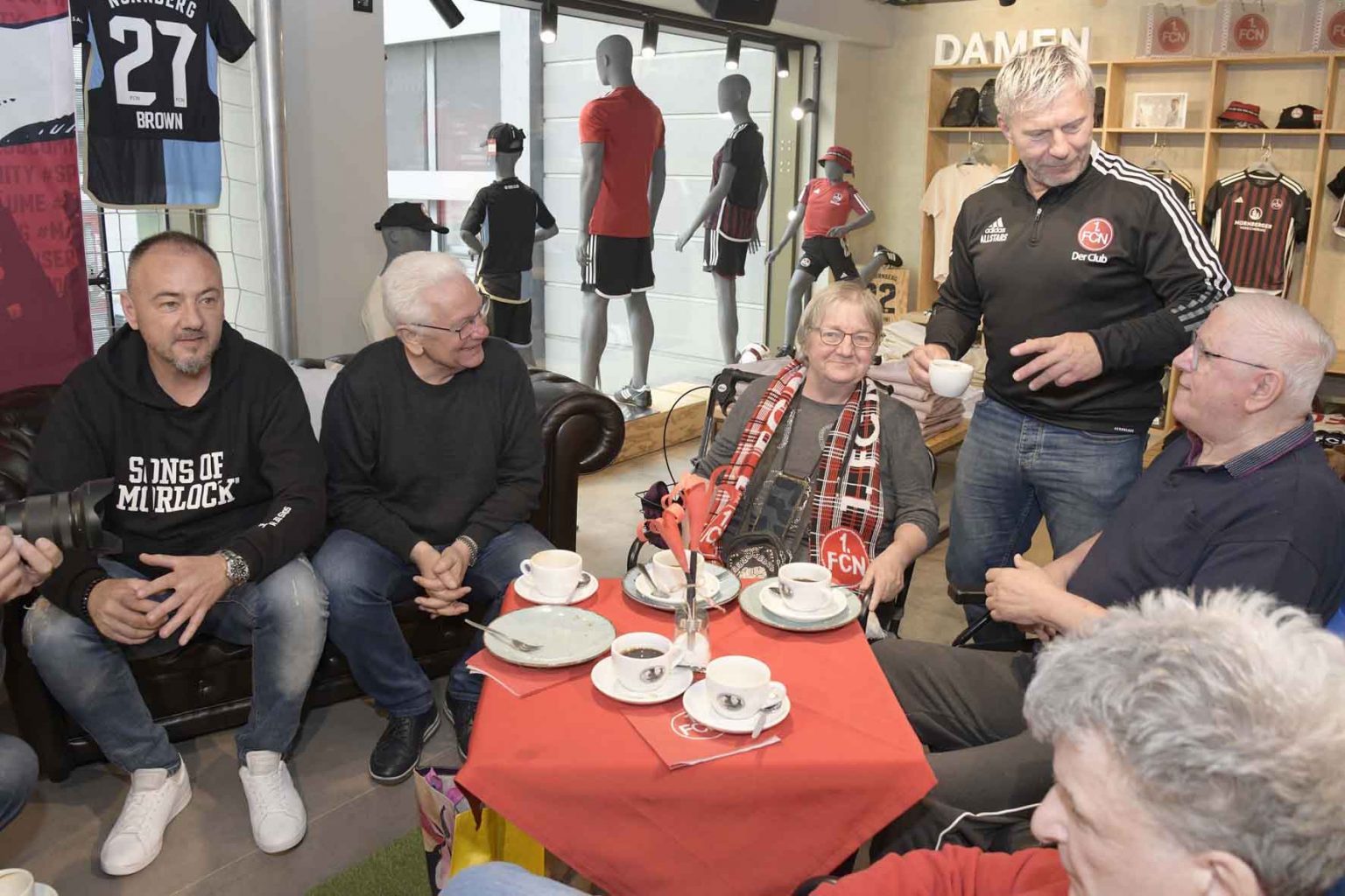 Kaffee-Club mit Clublegenden und Seniorinnen/Senioren im ClubHaus ...